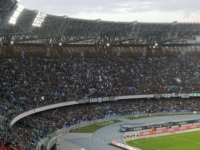 Napoli-Atalanta: tornano le bandiere in Curva B