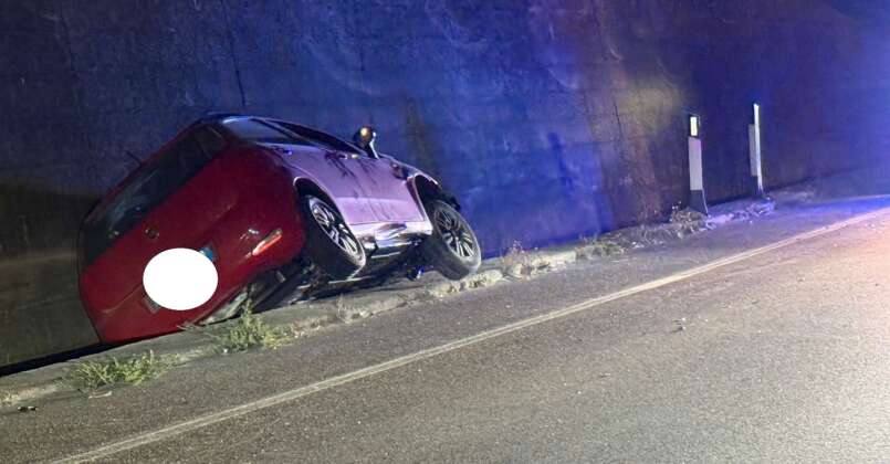 Incidente sulla Telesina: auto nella cunetta, uomo trasportato al San Pio
