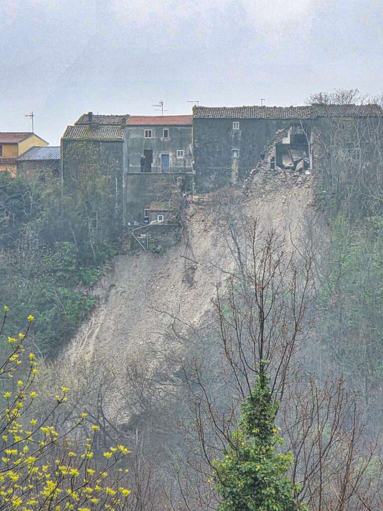 FOTO/ Paura nel Sannio: frana travolge una casa, crolli e danni dopo il ...